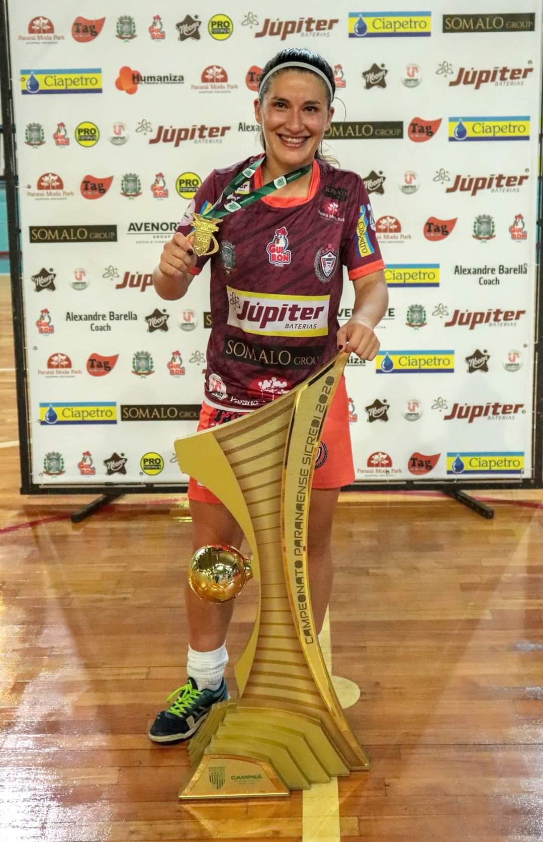 Ana Ontiveros logró el título de Futsal Paranaense Femenino disputado ...