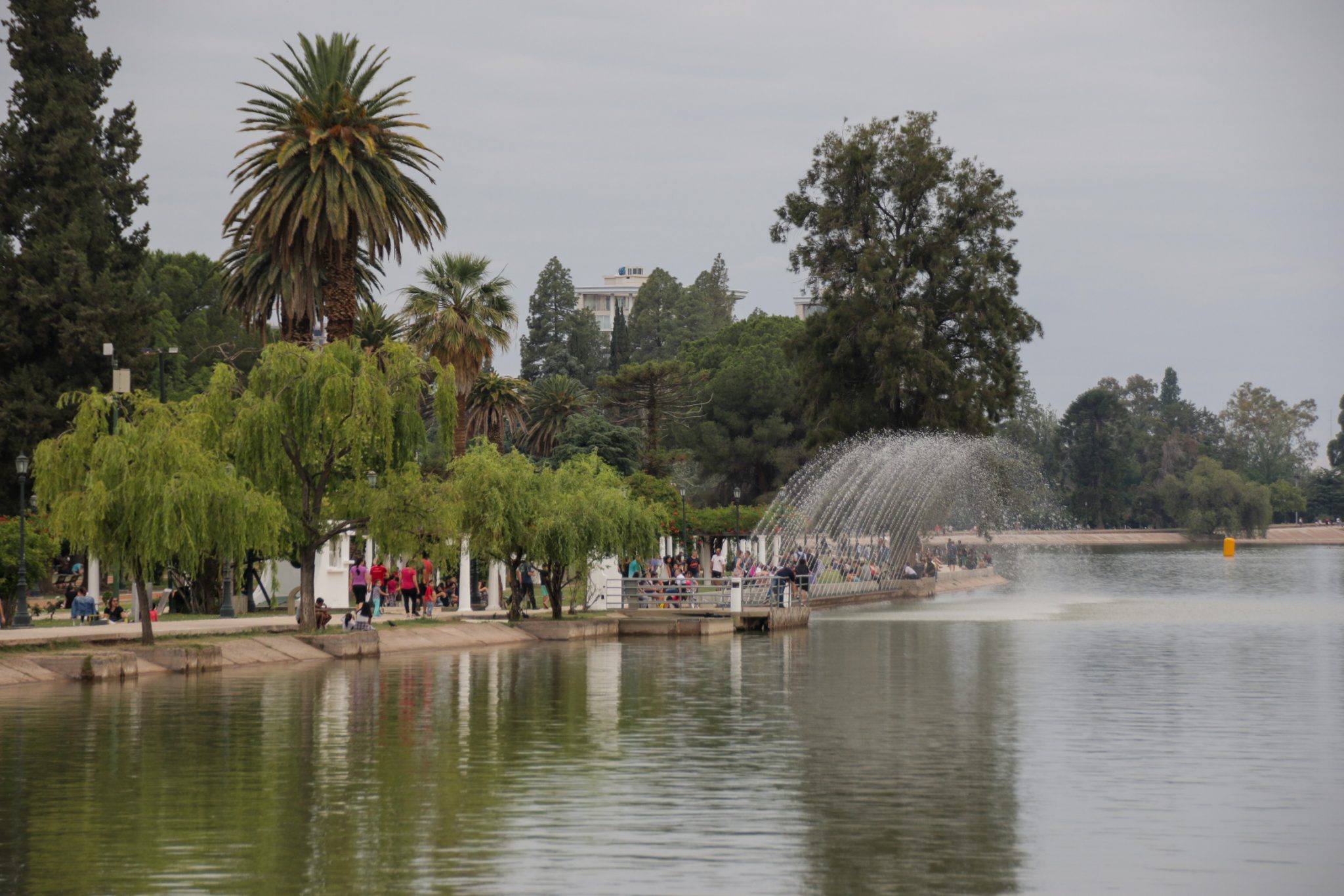El Lago del Parque General San Martín volverá a tener una embarcación ...
