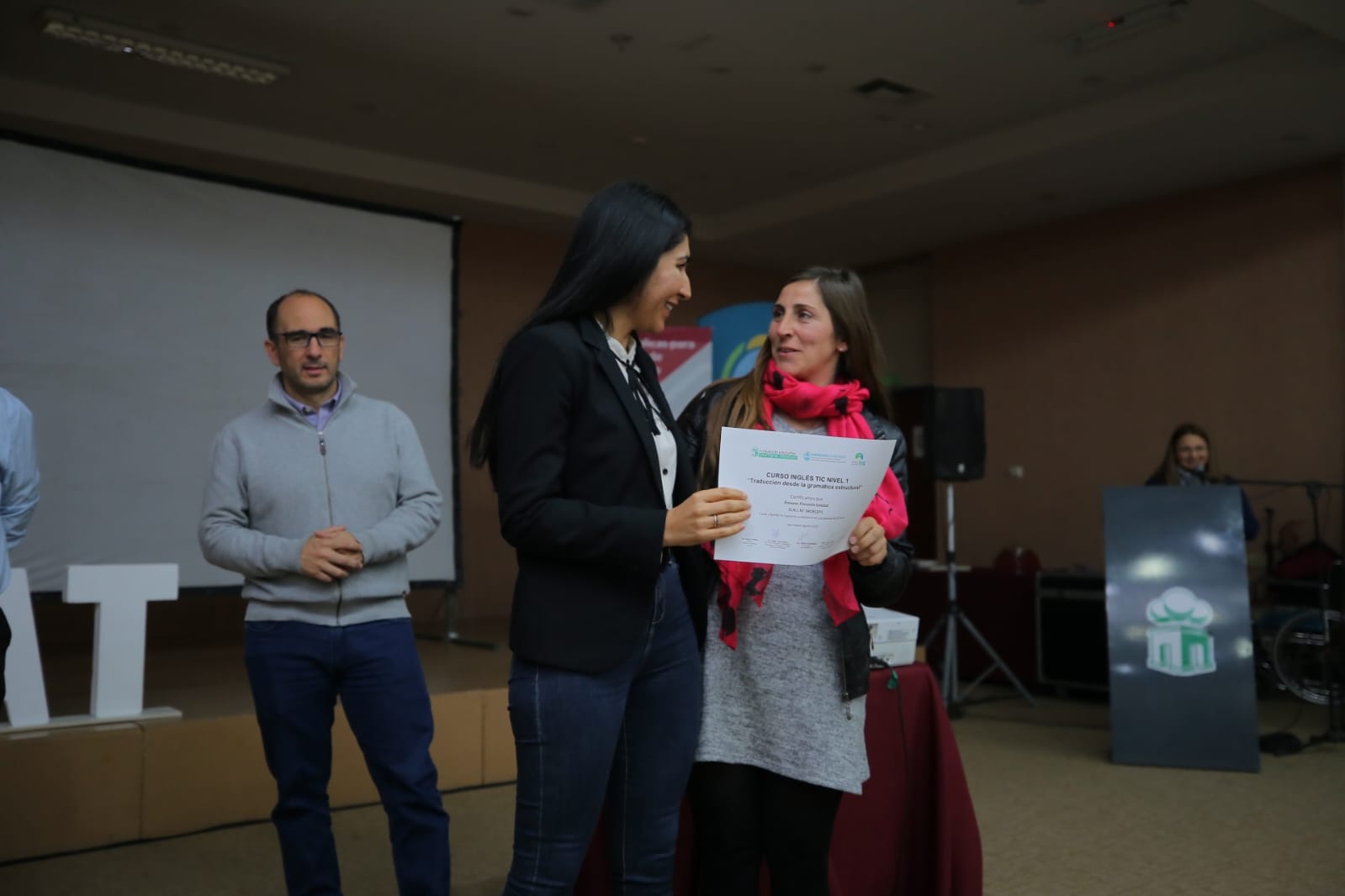 Más de 600 egresados de inglés técnico recibieron sus diplomas en el ...